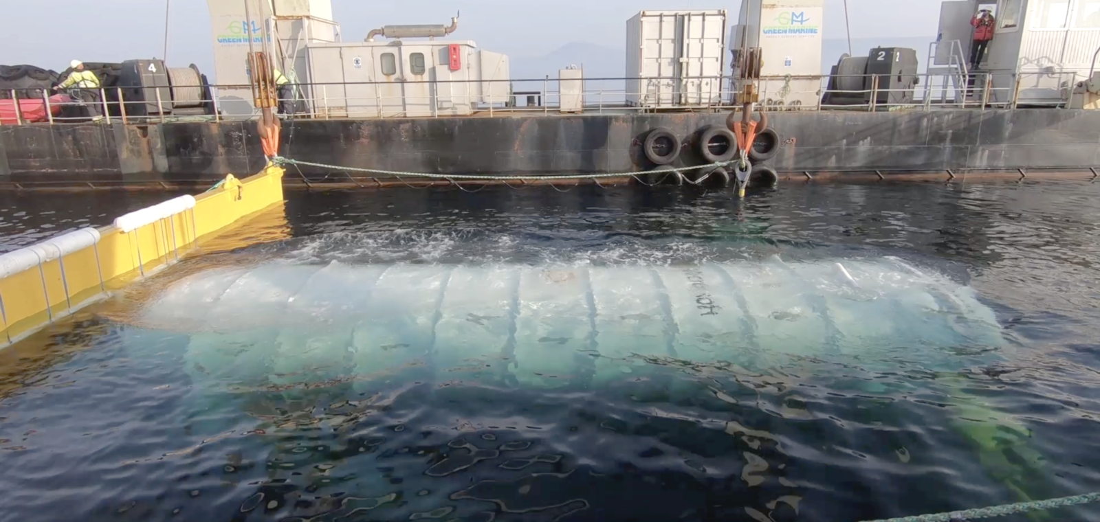 Microsoft sinks datacenter off the coast of Scotland for Project Natick ...